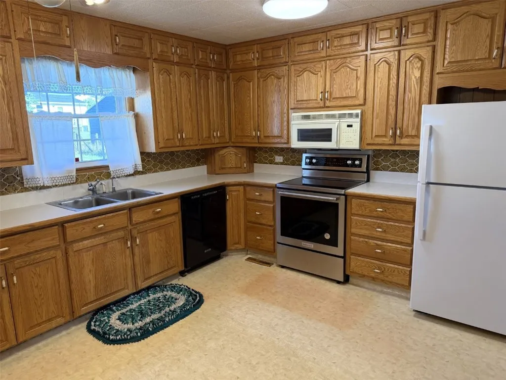 1568 5th, Marion, Iowa 52302