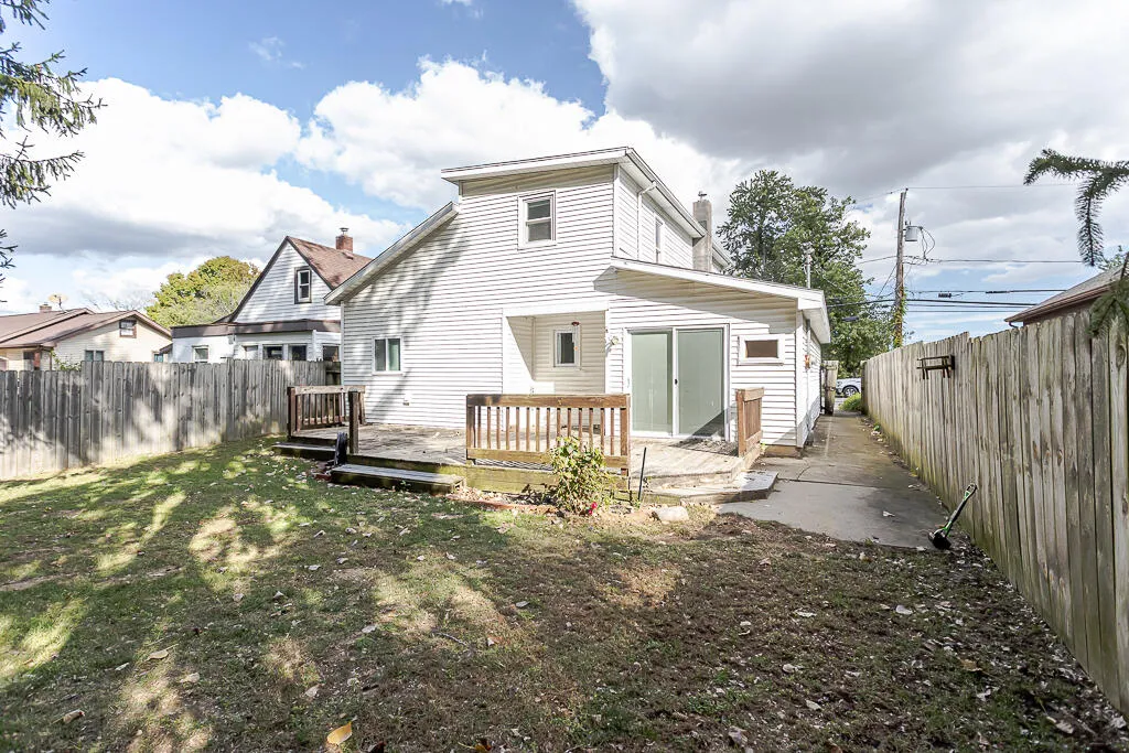 Residential For Sale - 8 Rooms - 3 Bedrooms - 2 Bathrooms - Price ...