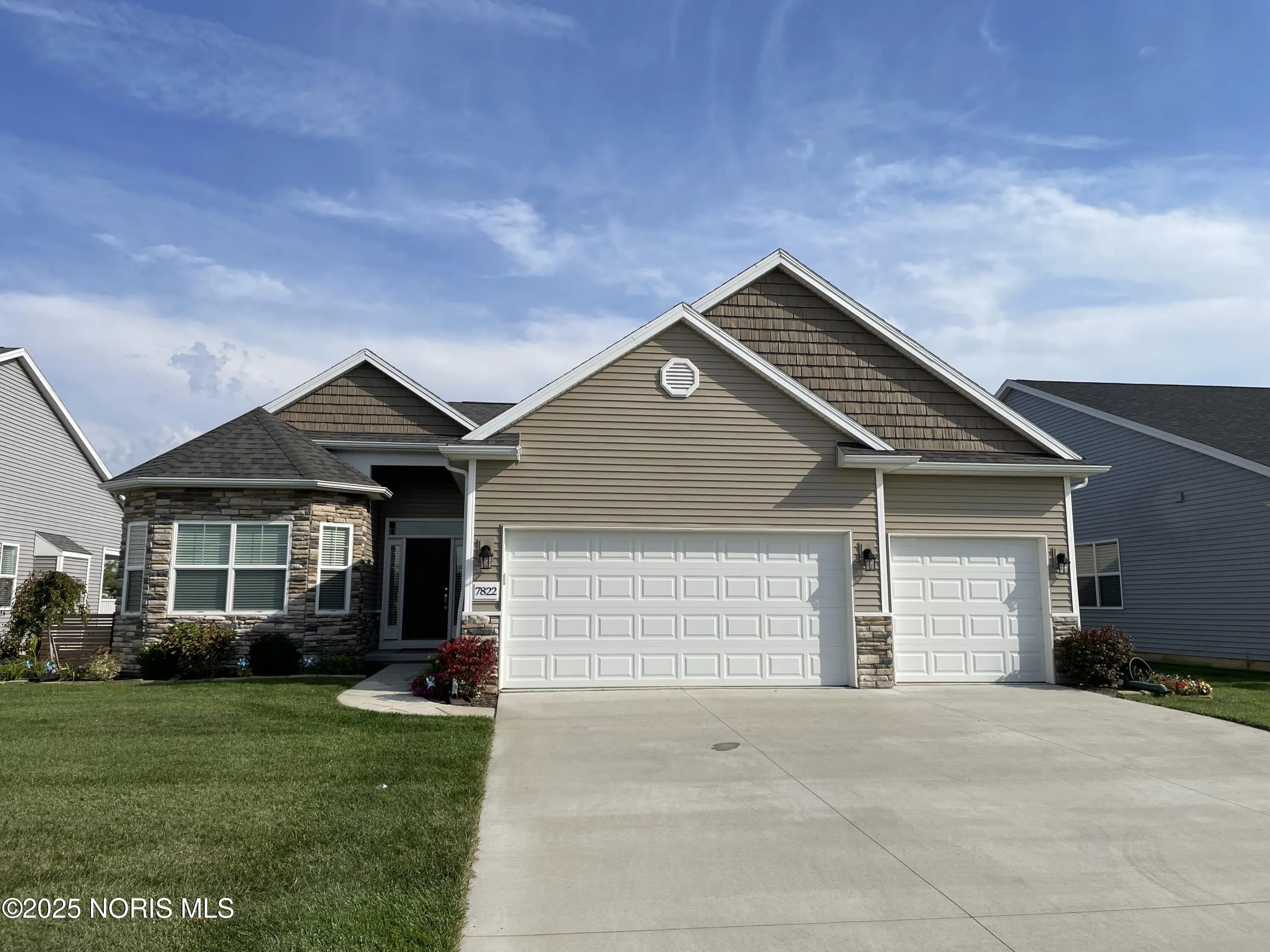 Residential For Sale - 8 Rooms - 3 Bedrooms - 2 Bathrooms - Price ...