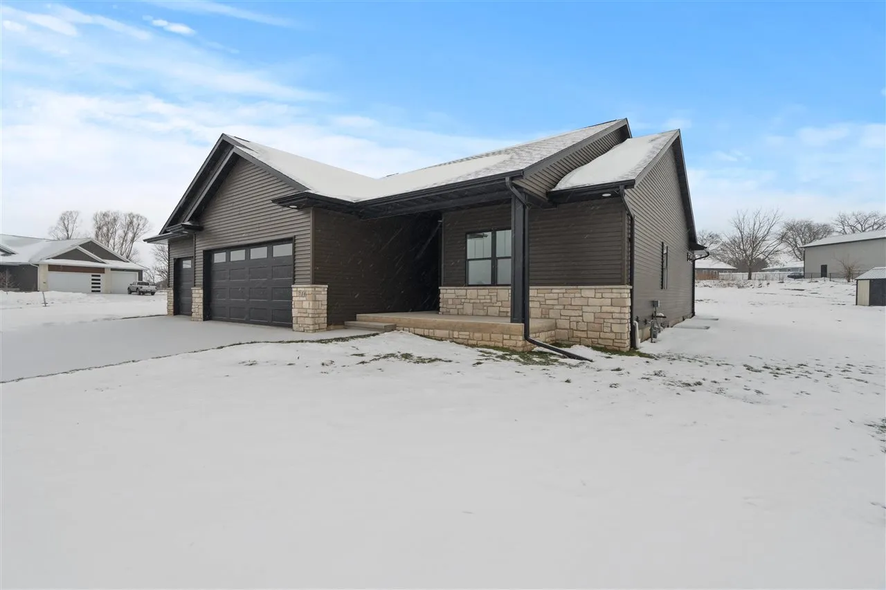 718 Pointer Circle , Center Point, Iowa 52213
